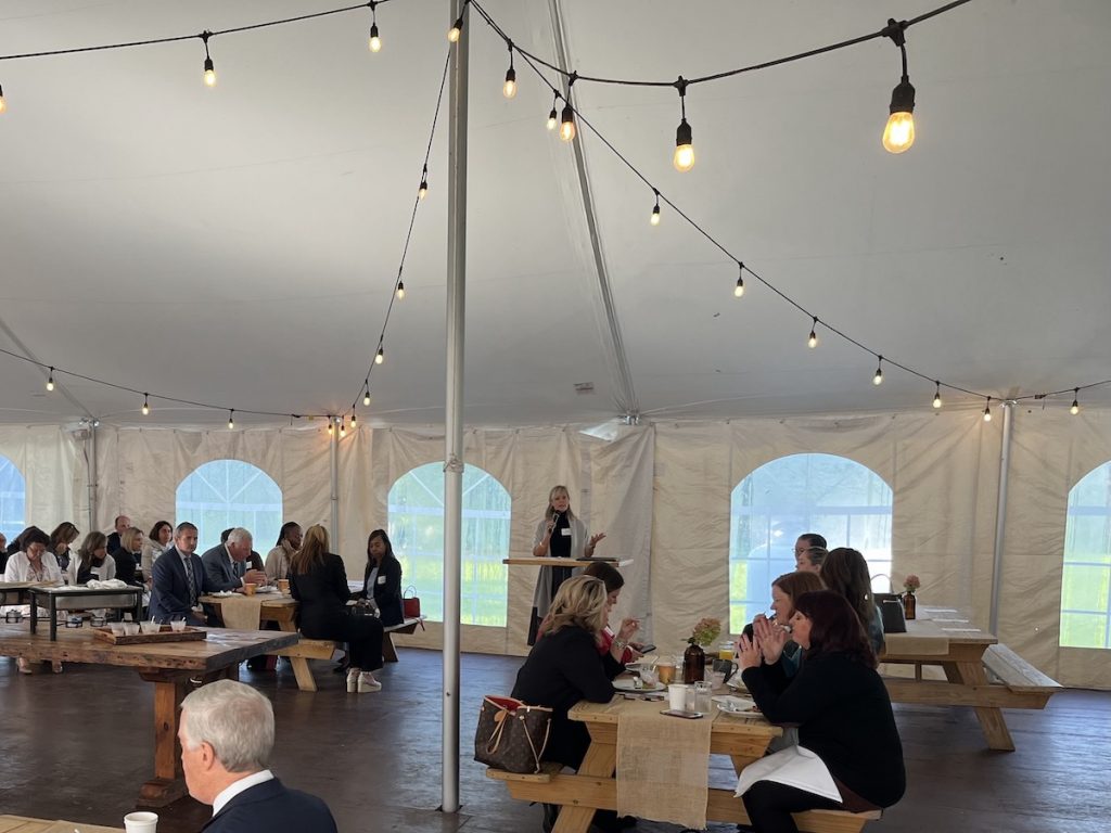 Mayors discuss Valley issues and volunteer honored at annual Breakfast ...